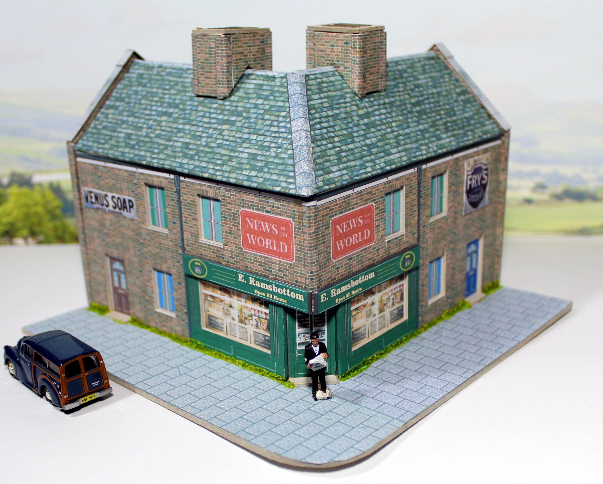 00 gauge, Corner shop, ready-made.