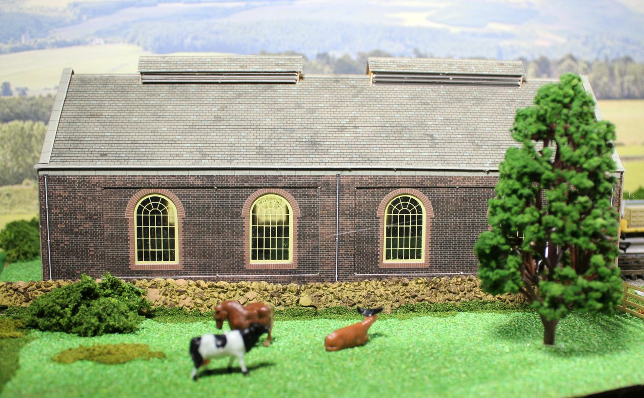 00 scale, Large Engine Shed Diorama with lights, 60 x 42 x 16cm ...
