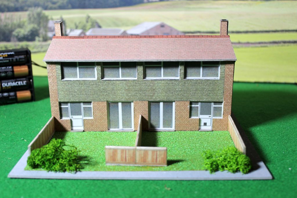 Deluxe 00 Lit Modern Houses, Model Railways, Ready-Made. – Classic ...